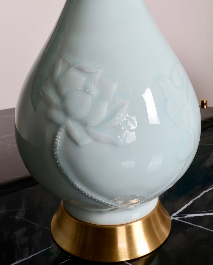 LADY BLUE TABLE LAMP